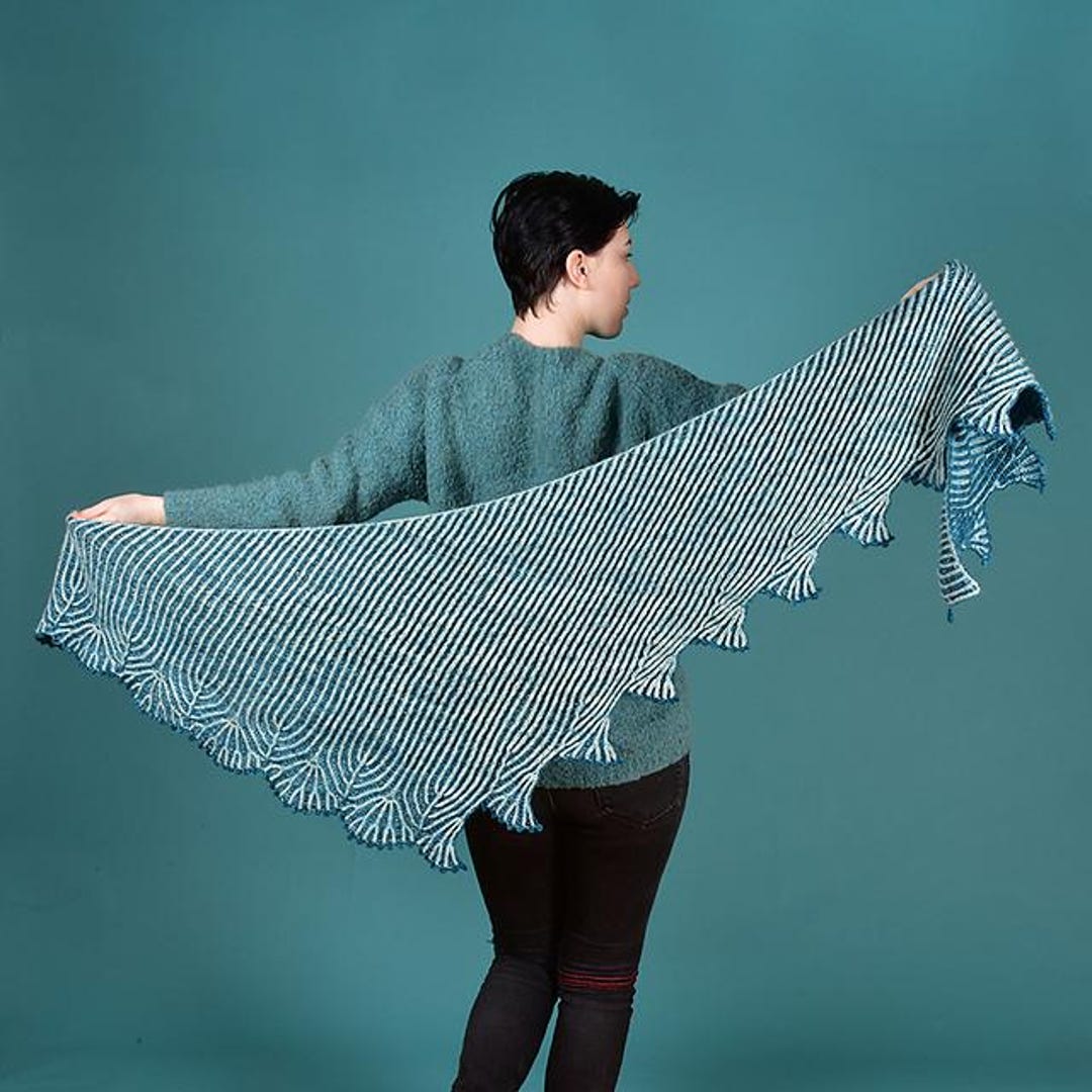 Great Wave Shawl Knitting Pattern - Bias Brioche Seamless - Fingering ...