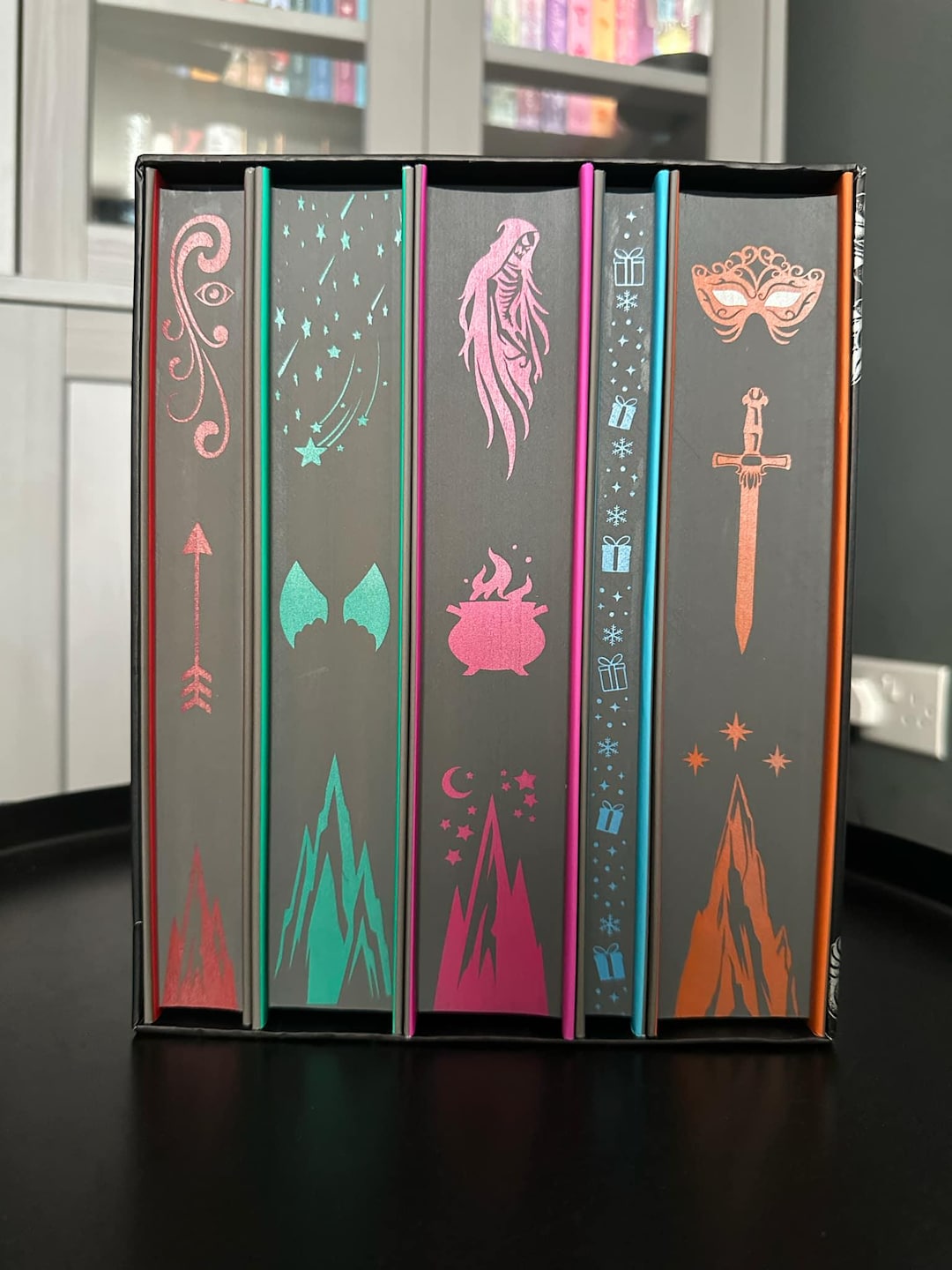 ACOTAR Hardback Box Set by Sarah J Maas With Custom Sprayed Edges ...