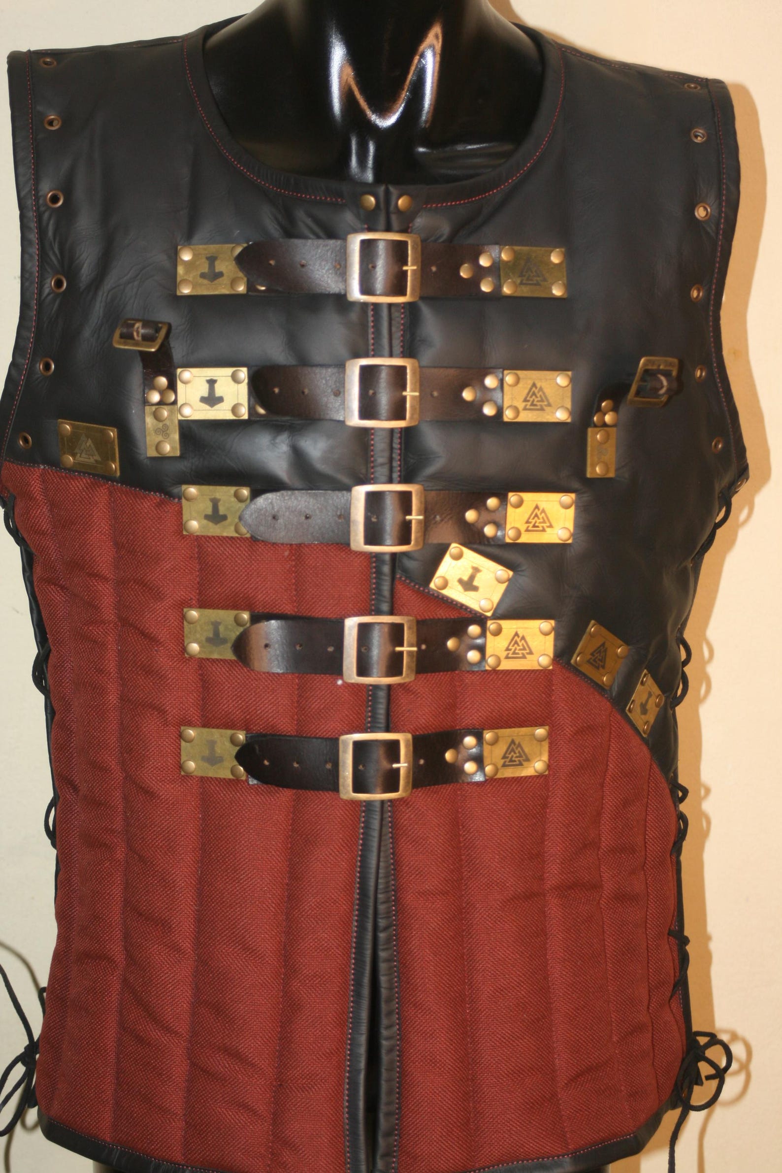 King's Jute Gambeson Set: Leather & Brass Larp Armor - Etsy