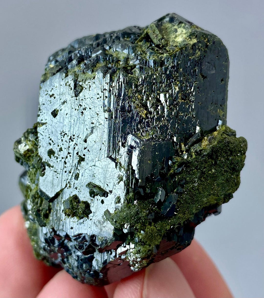 117 Gram Rare Green Lustrous Epidote Crystal From Pakistan / Mineral ...