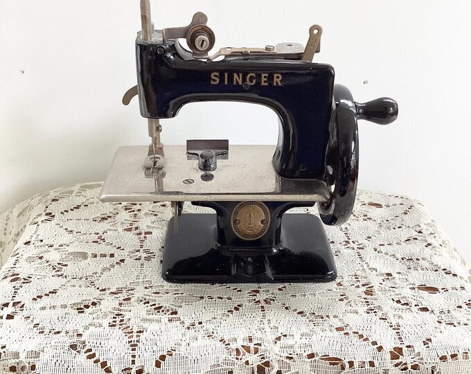 Vintage Singer Childs Toy Sewing Machine - Etsy