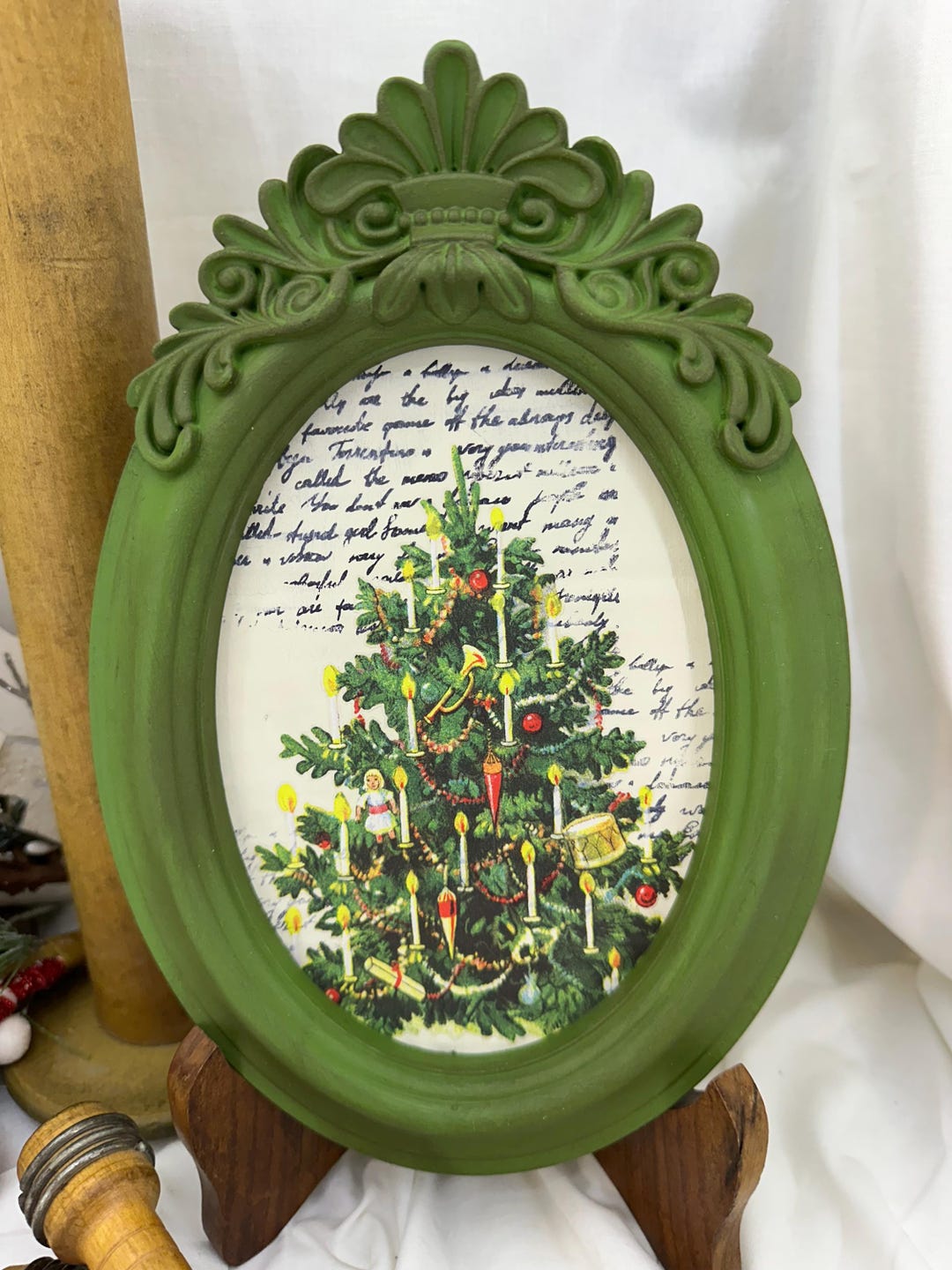 Vintage Christmas Tree Oval Frame Art – Classic Candle-lit Tree Décor ...