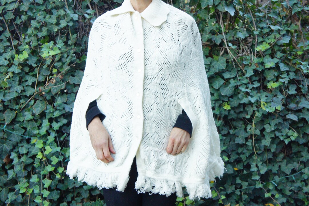 Vintage 60s-70s White Knit Poncho Cape Boho Mod Hippie Cottagecore ...