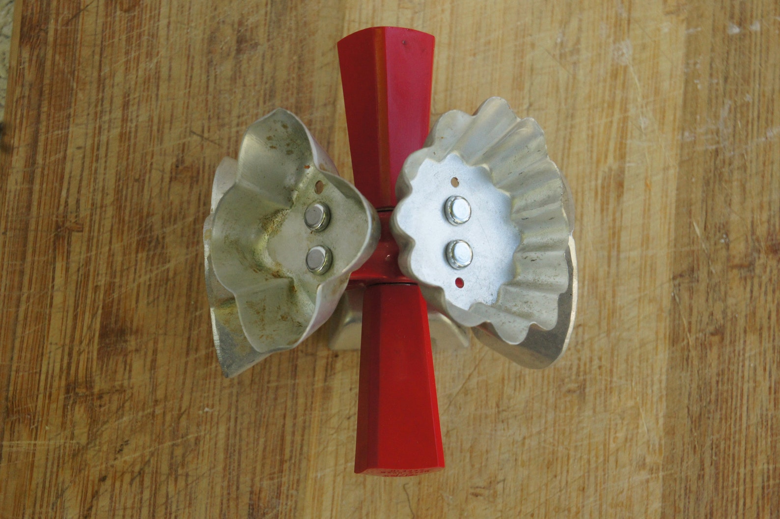 Vintage 50s-60s Wear Ever Rotating Cookie Cutter Retro Mid Century ...