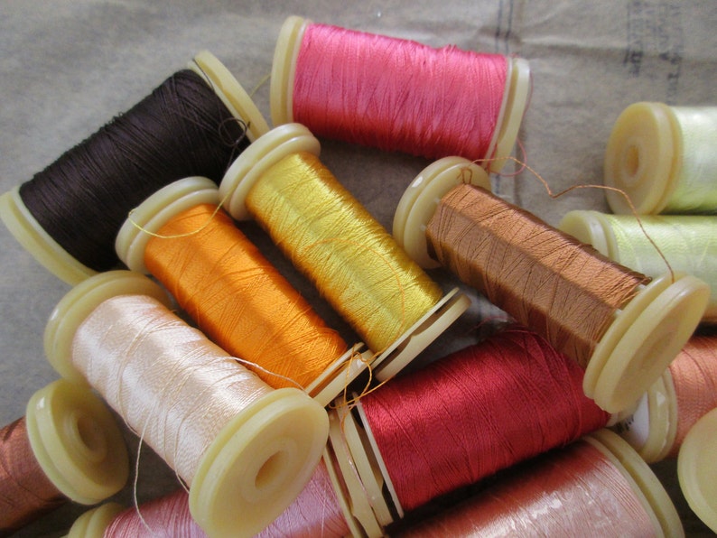 Rayon Thread 32 Spools Used And New 40 Wt Snap Etsy rayon-thread-32-spools-used-and-new-40-wt-snap-etsy