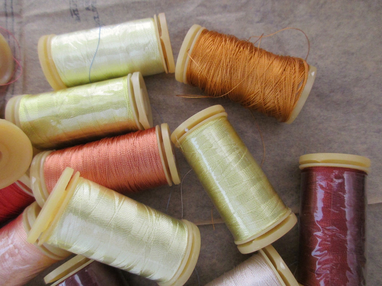 Rayon Thread 32 Spools Used and New 40 Wt Snap | Etsy