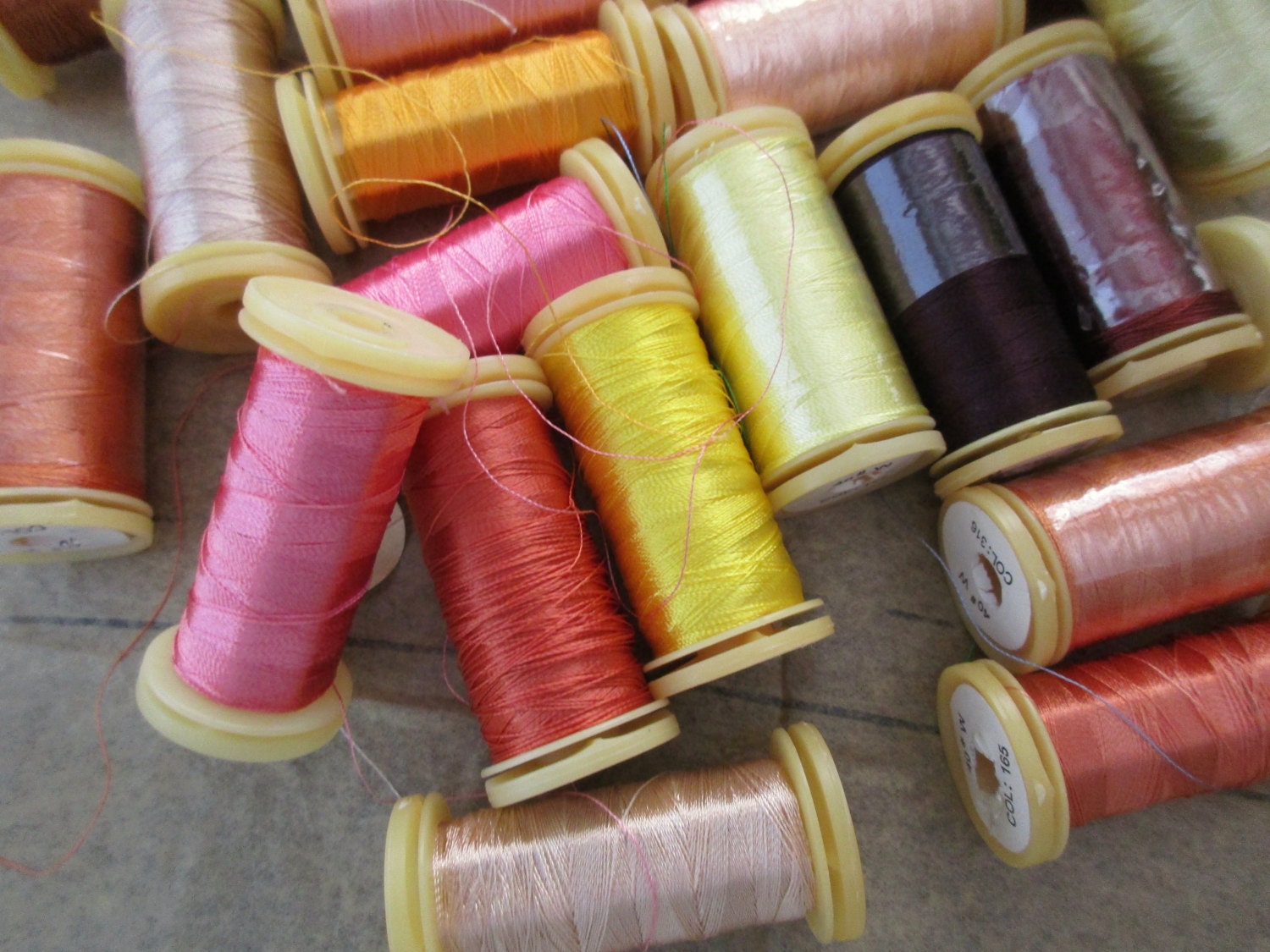 Rayon Thread 32 Spools Used and New 40 Wt Snap | Etsy