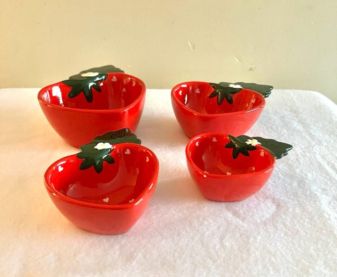 10 Strawberry St. Measuring Cups / Strawberry Shape & Design / Set of 4 ...