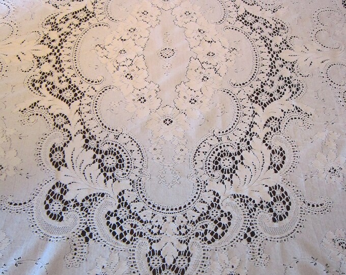 Vintage QUAKER Tablecloth - No 6100 - Vintage Linens - Measures 68 X 82 ...