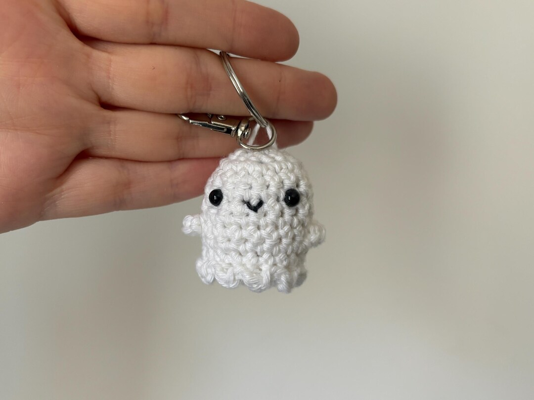 Ghost Crochet Keychain, Amigurumi Keyring, or Bag Charm - Etsy