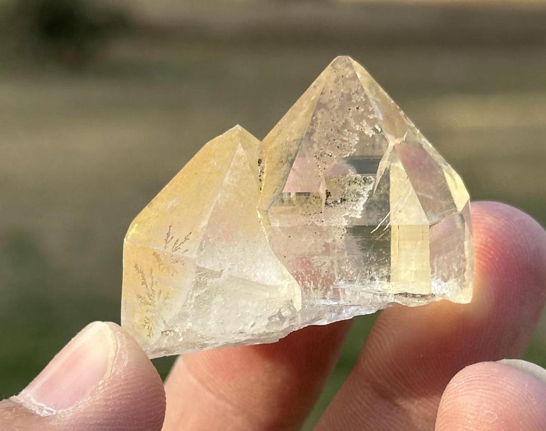 36gm | Rare Natural Iridescent Quartz Crystal With Dendrites on It ...