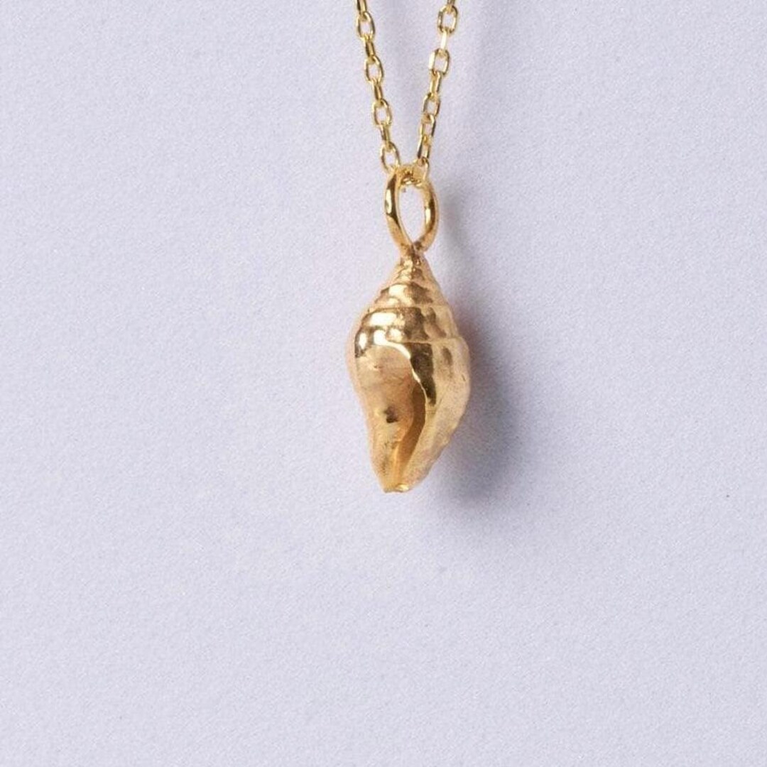 Minimalist Seashell Necklace: Solid Gold Seashell Pendant, Dainty Ocean ...