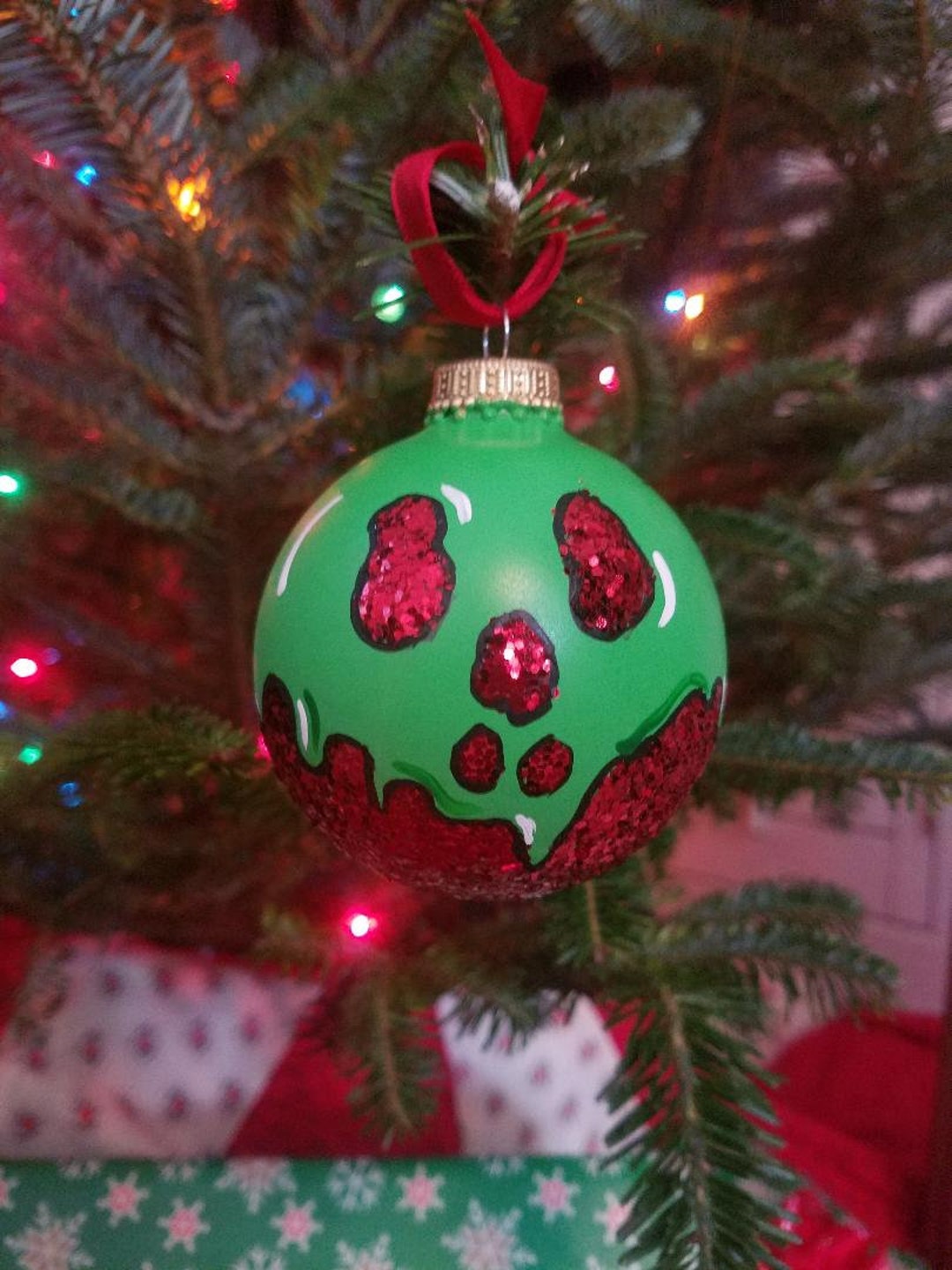 2.5 Inches Ornament, Snow White, Poison Apples, Poison Apple Ornaments ...