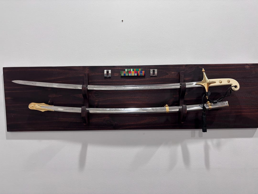 CUSTOMIZABLE Wall-mounted Sword Display for Military or Ceremonial ...