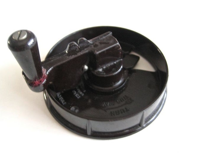 Bakelite Rug Wool Cutter by Wavesong on Etsy - Etsy