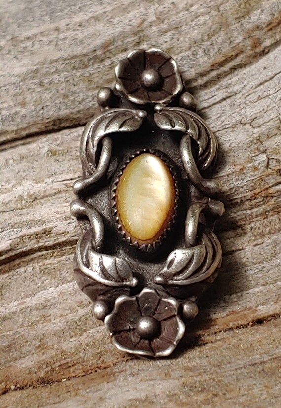 Antique Navajo Yellow Mother of Pearl and Sterling Si… - Gem