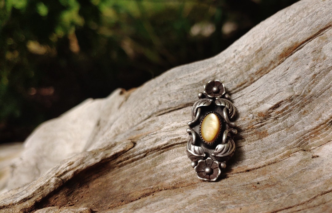 Antique Navajo Yellow Mother of Pearl and Sterling Silver Squash ...