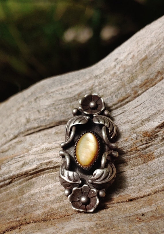 Antique Navajo Yellow Mother of Pearl and Sterling Si… - Gem
