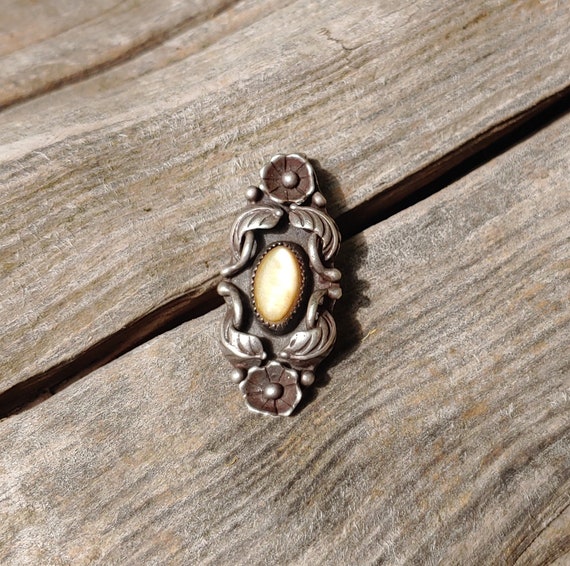 Antique Navajo Yellow Mother of Pearl and Sterling Si… - Gem