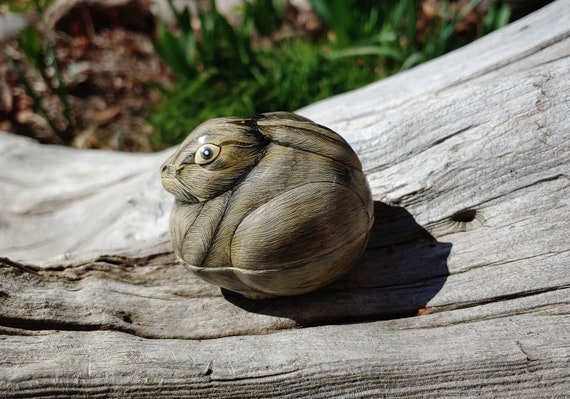 Antique Hand-Painted Rabbit Lacquer Box - Gem