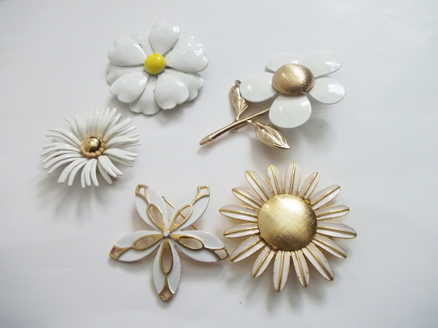 Vintage White Enamel Flower Brooch | 50s 60s Brooch | Coro | Sarah Cov ...