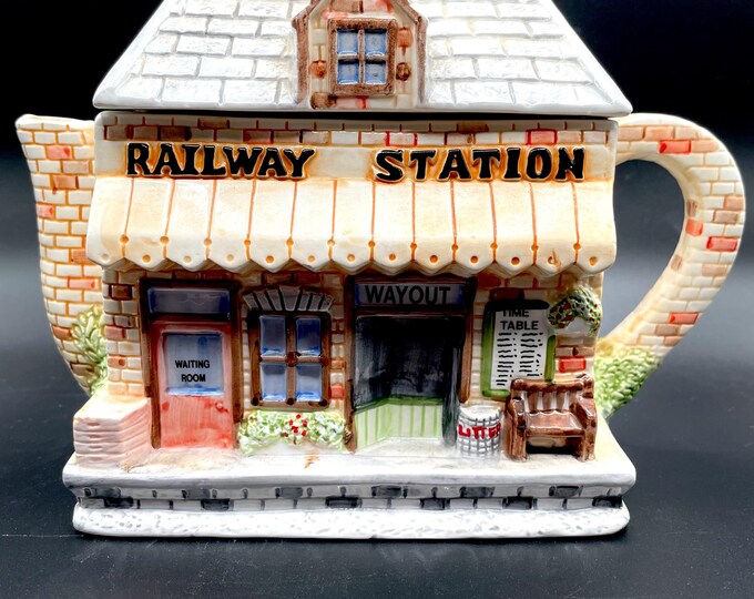 Vintage Western House Railway Station Teapot – the Village Collectables ...