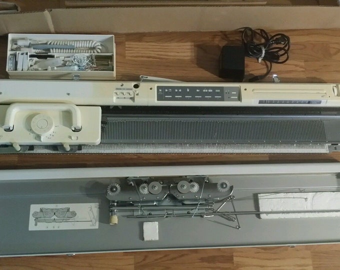 The Studio (silver Reed/studio) 580 Knitting Machine a Electronic ...