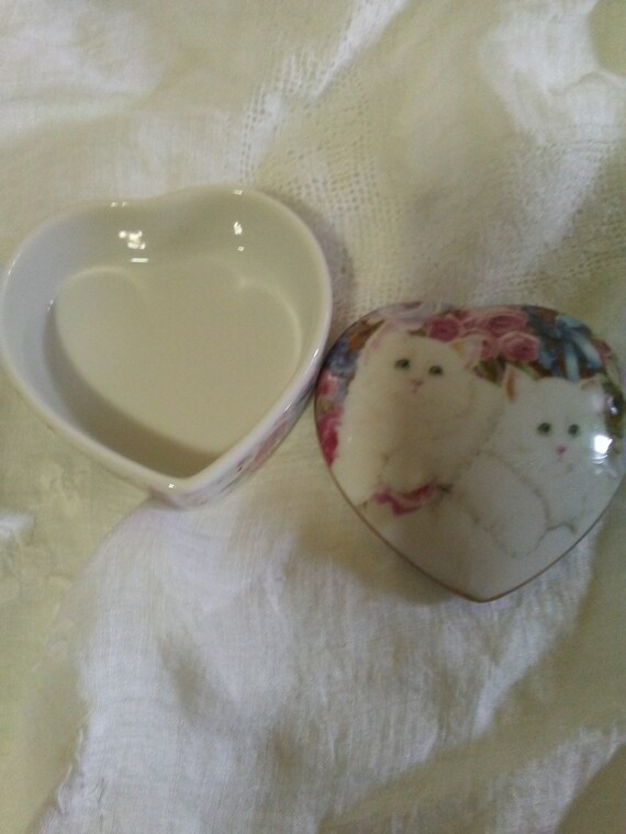 Vintage Lefton Porcelain Heart Shaped Cat Kitty Felin… - Gem Vintage Lefton Porcelain Heart Shaped Cat Kitty Felin… - Gem