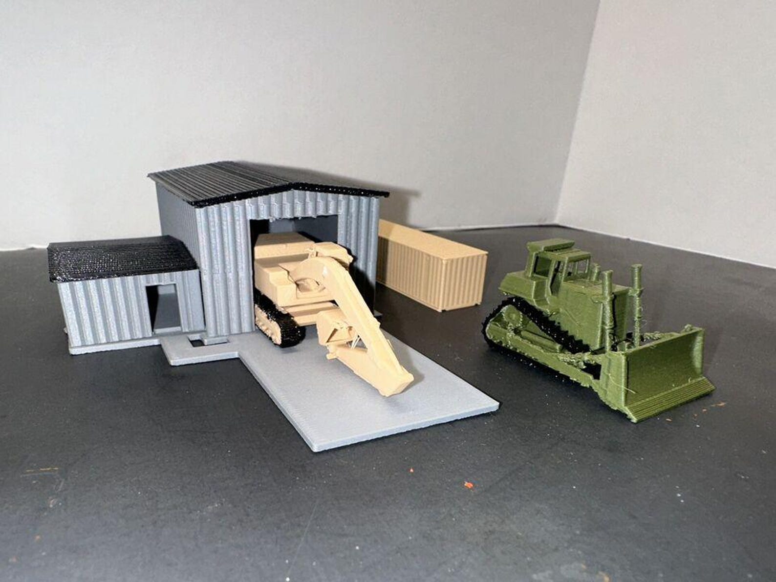 N - Scale Truck Repair Garage + Dozer & Excavator Shop Commercial 1:160 ...