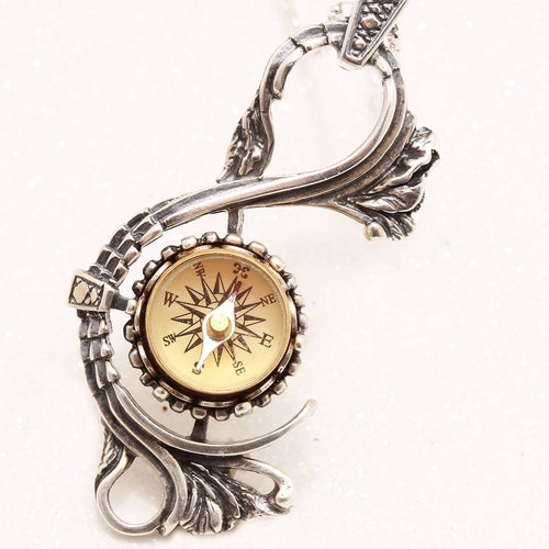 Small Silver Compass Necklace - Etsy