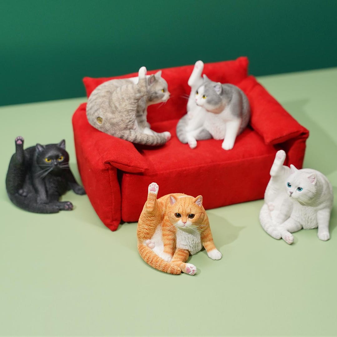 JXK Studio Custom Cat Figurine on Sofa, Personalized Pet Memorial ...