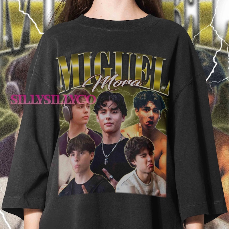 Mora merch - Etsy España