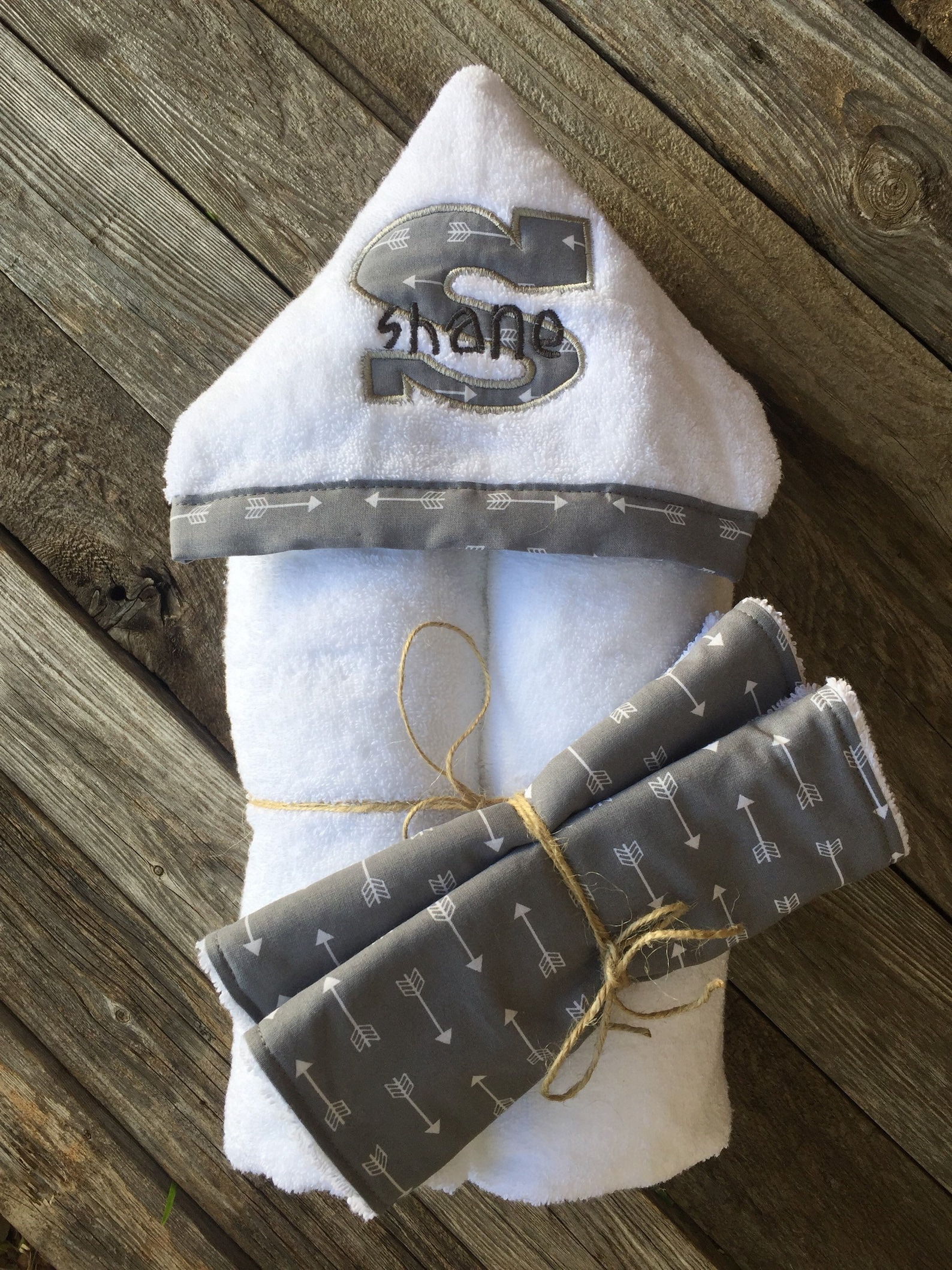 Personalized Hooded Towel With Matching Set of Washcloths | Etsy