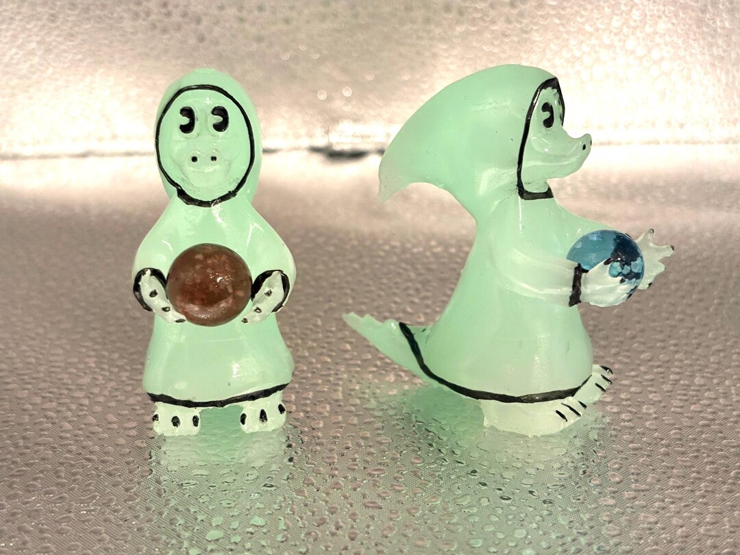 Glow in the Dark Cartoon Style King Gizzard Dice and Crystal Holder - Etsy