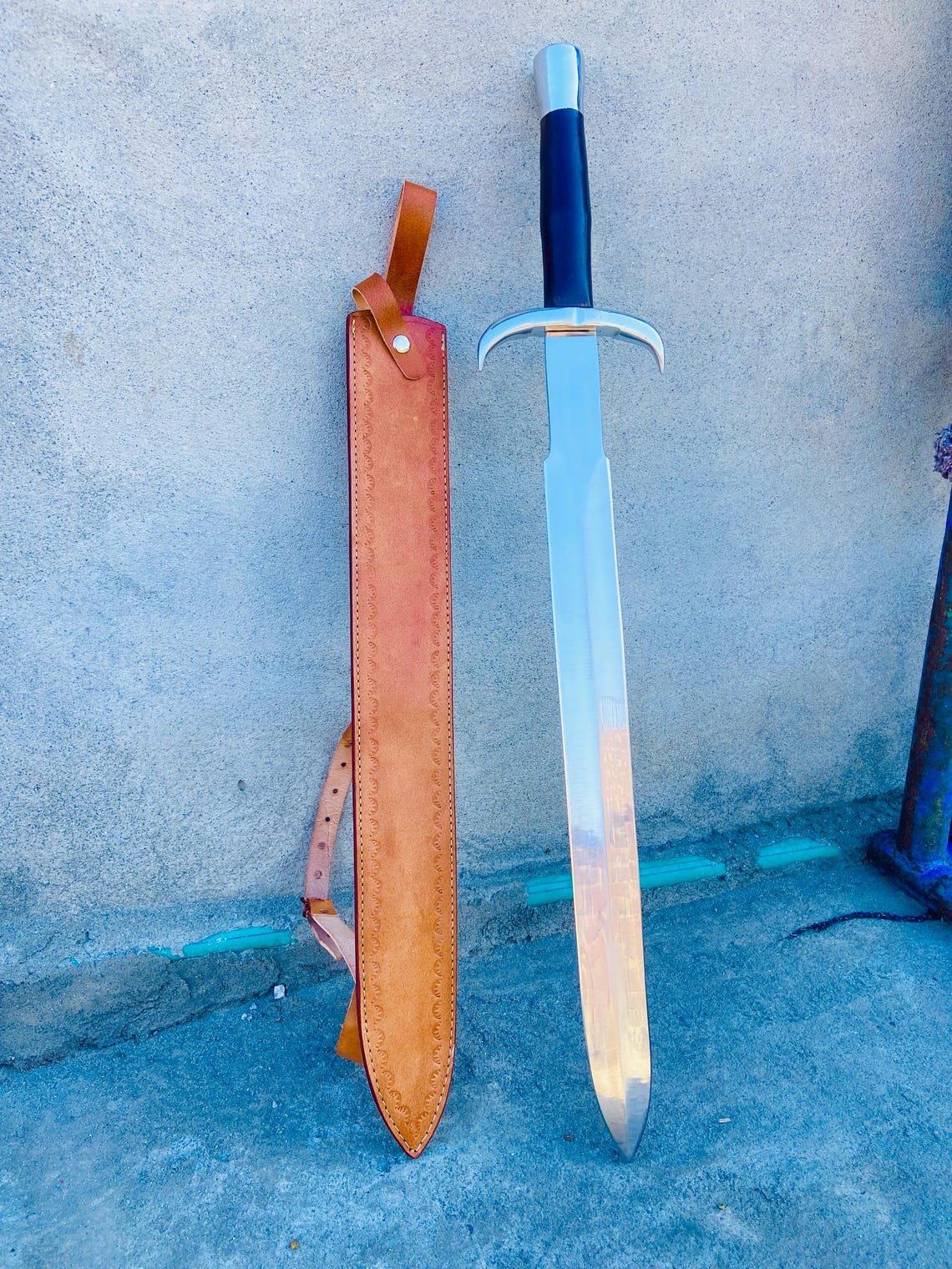 Hand Forged Medieval Knight Sword With Leather Sheath: Decorative Steel ...