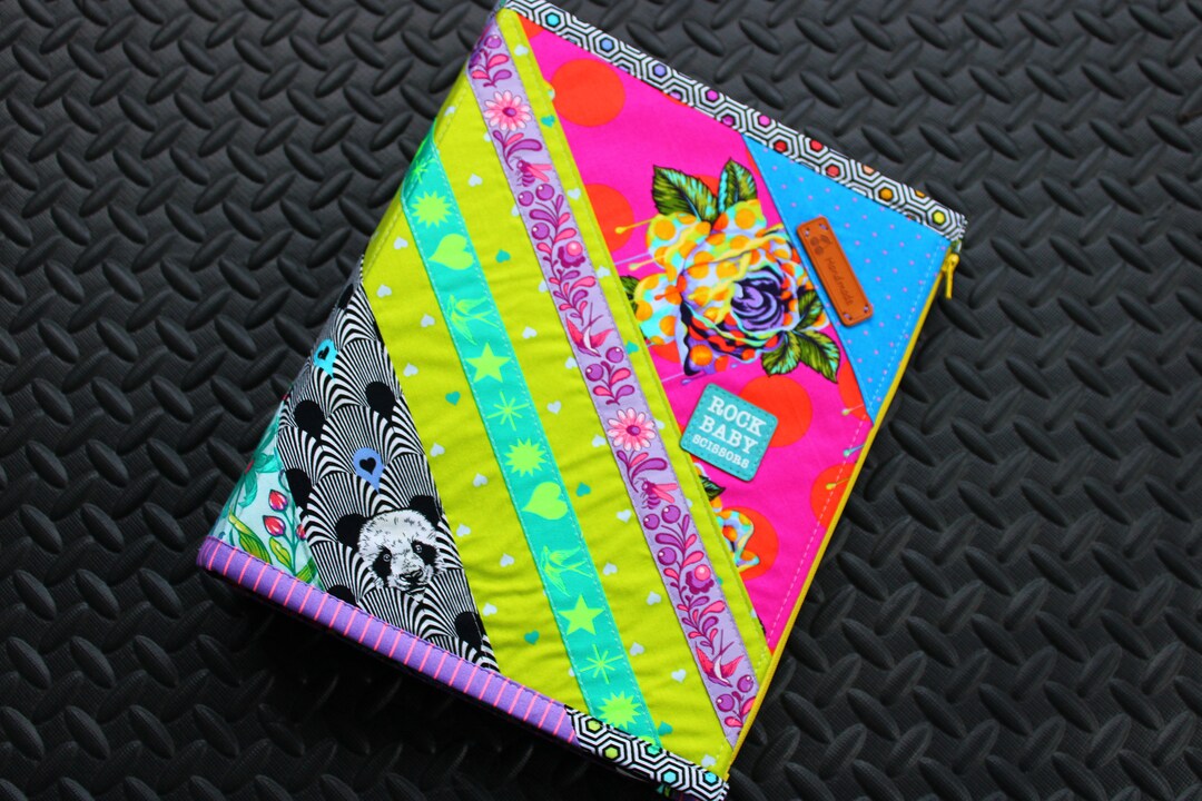 Tula Pink Patchwork Booklet Pouch With See-through Vinyl Interior ...