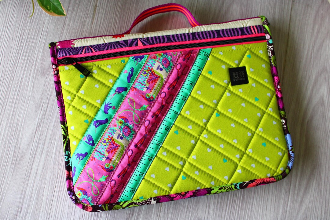 Tula Pink Running With Scissors Tool Case | Project Bag | WIPS, Ribbons ...