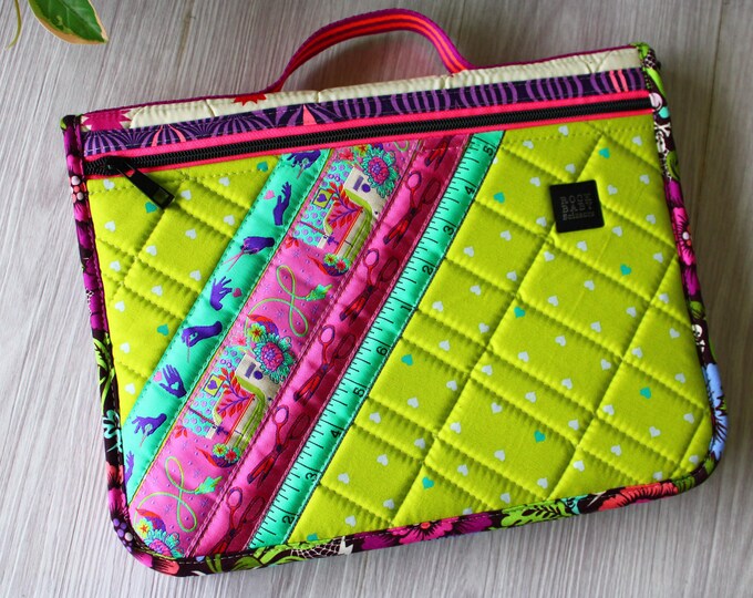 Tula Pink Running With Scissors Tool Case | Project Bag | WIPS, Ribbons ...