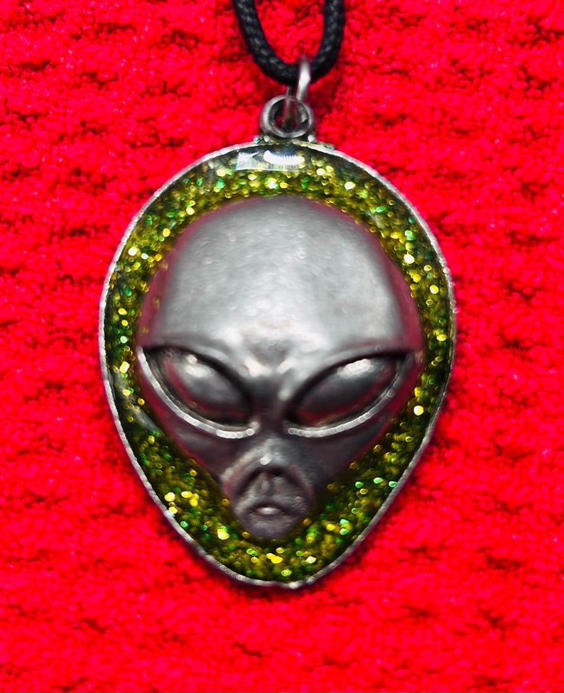 NOS Vintage 1980s Alien With Yellow Green Glitter Border Pendant ...