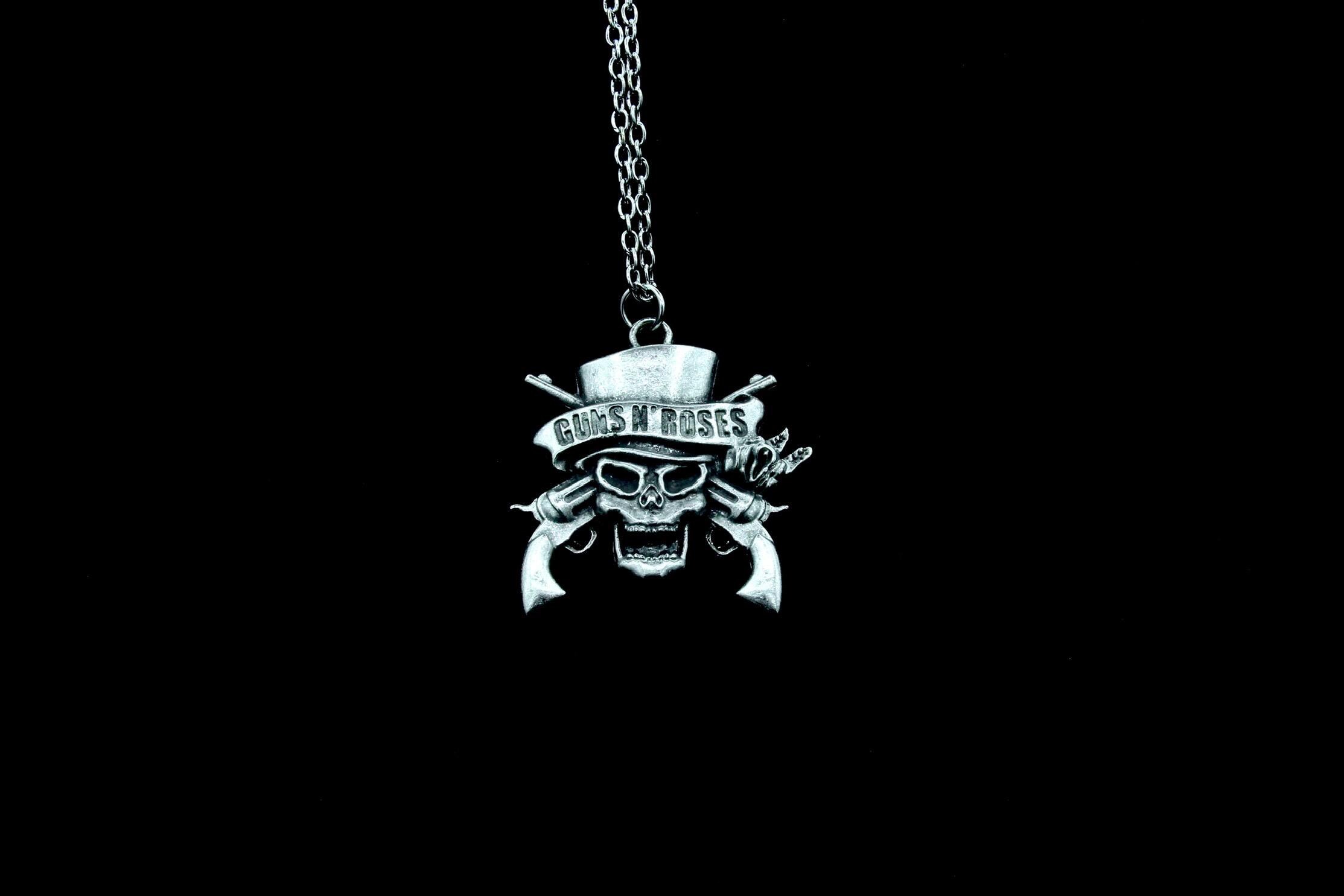 Guns'n Roses Pendant - Etsy Singapore Guns'n Roses Pendant - Etsy Singapore