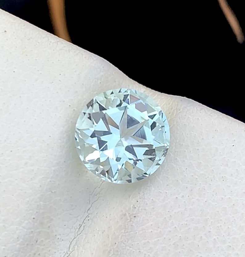 2 Carat Round Cut Aquamarine Gemstone: Light Sky Blue Loose Gem Healing ...
