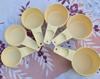 Vintage Tupperware Measuring Cups - Complete Set of 6 - White Rounded ...