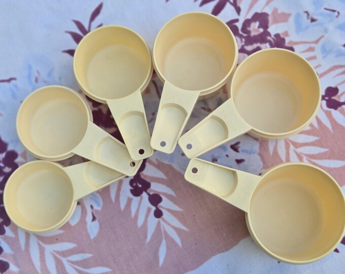 Vintage Tupperware Measuring Cups - Complete Set of 6 - White Rounded ...