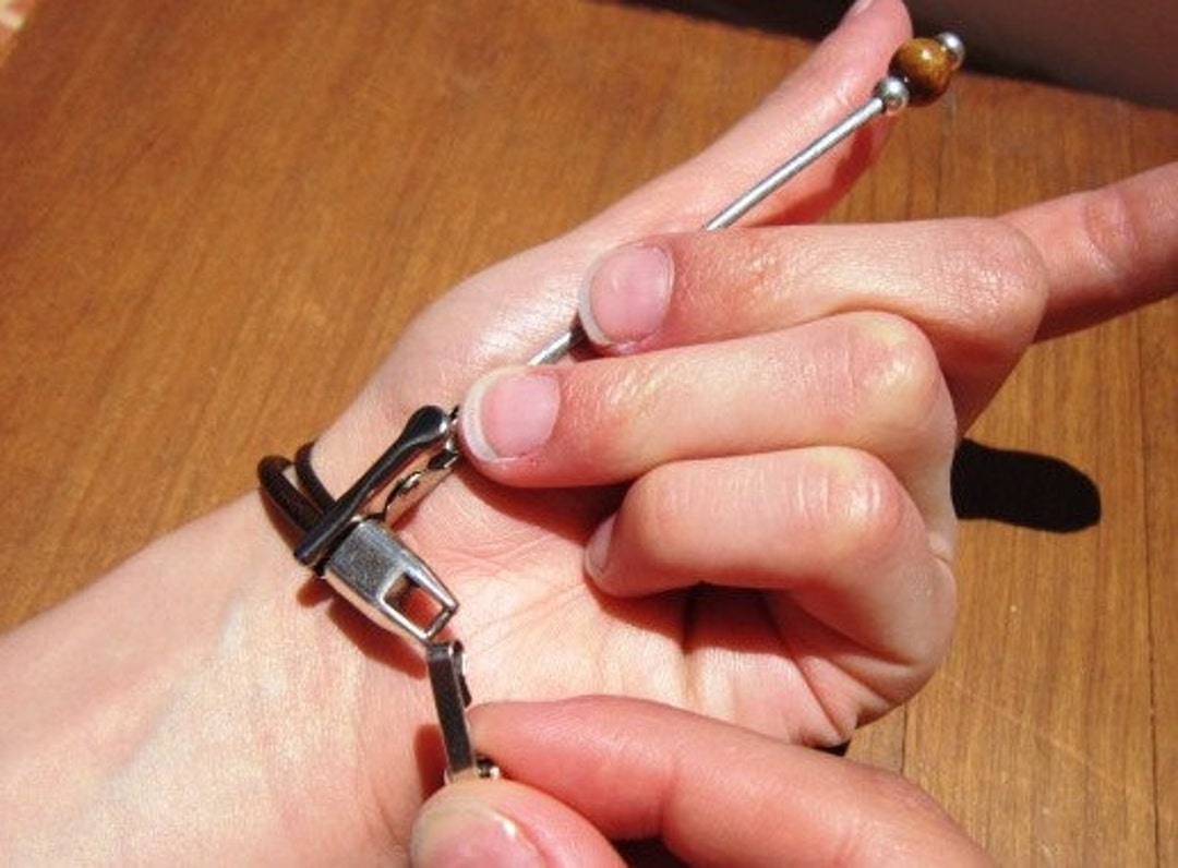 Bracelet Helper Tool Clasp Assistant, Bracelet Holder Beaded Bracelet ...