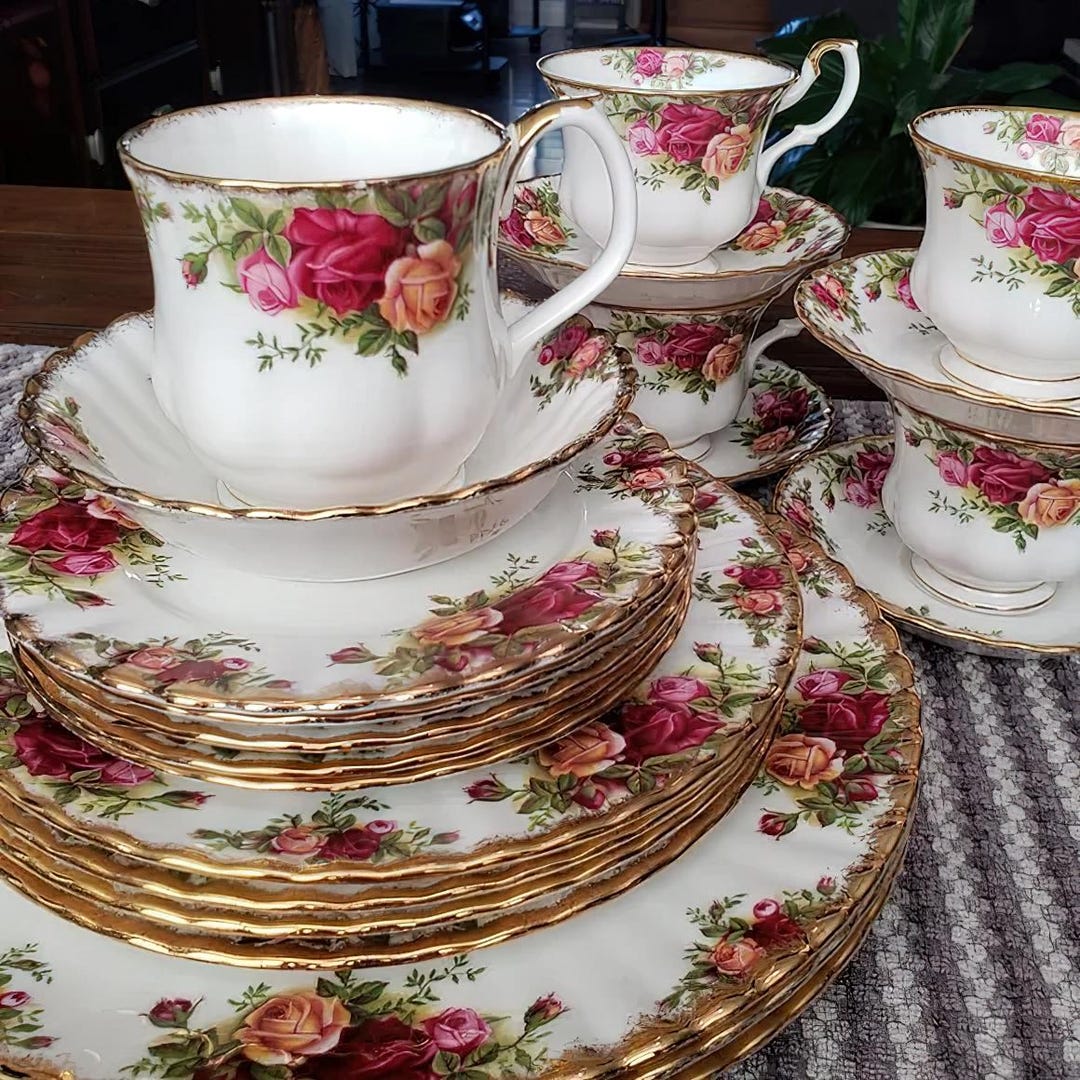 Royal Albert Old Country Roses Dinnerware Set. 4 Place Settings. Made ...