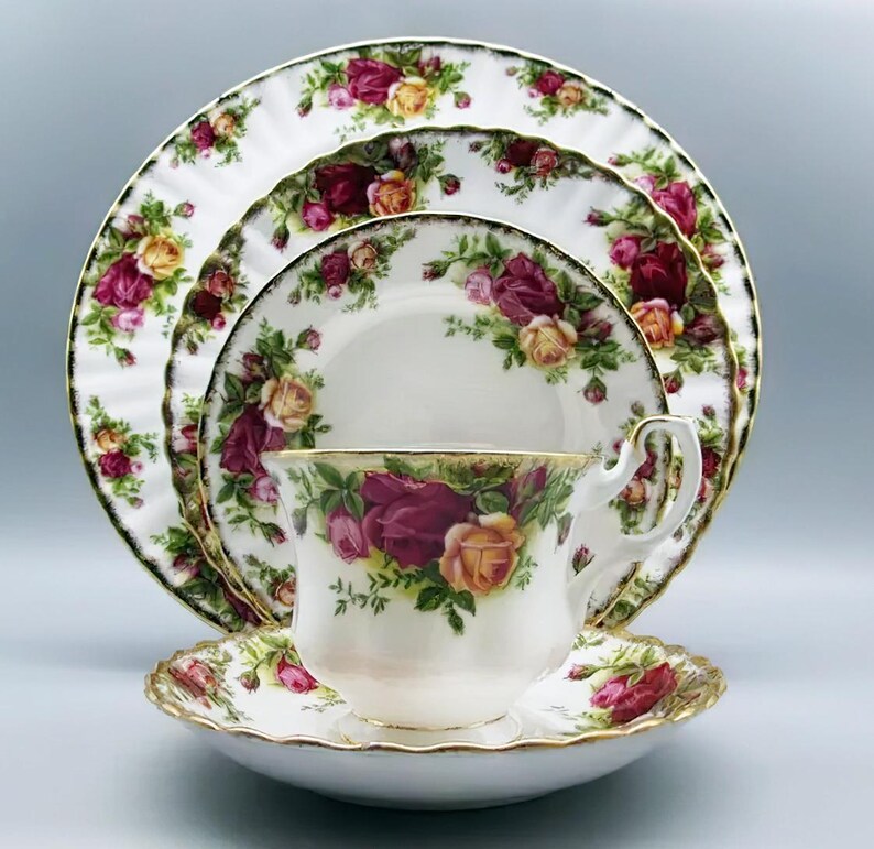 Royal Albert Old Country Roses 5-piece Dinnerware Place Setting. Made ...