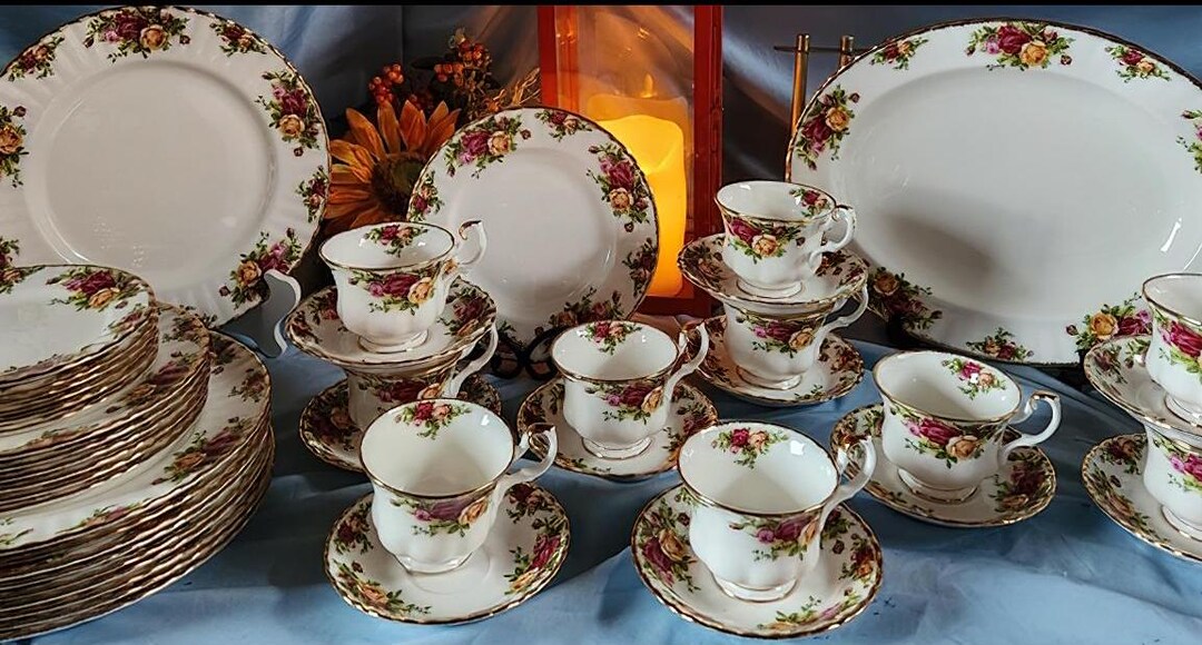 Beautiful Royal Albert Old Country Roses Dinnerware Set. Made in ...