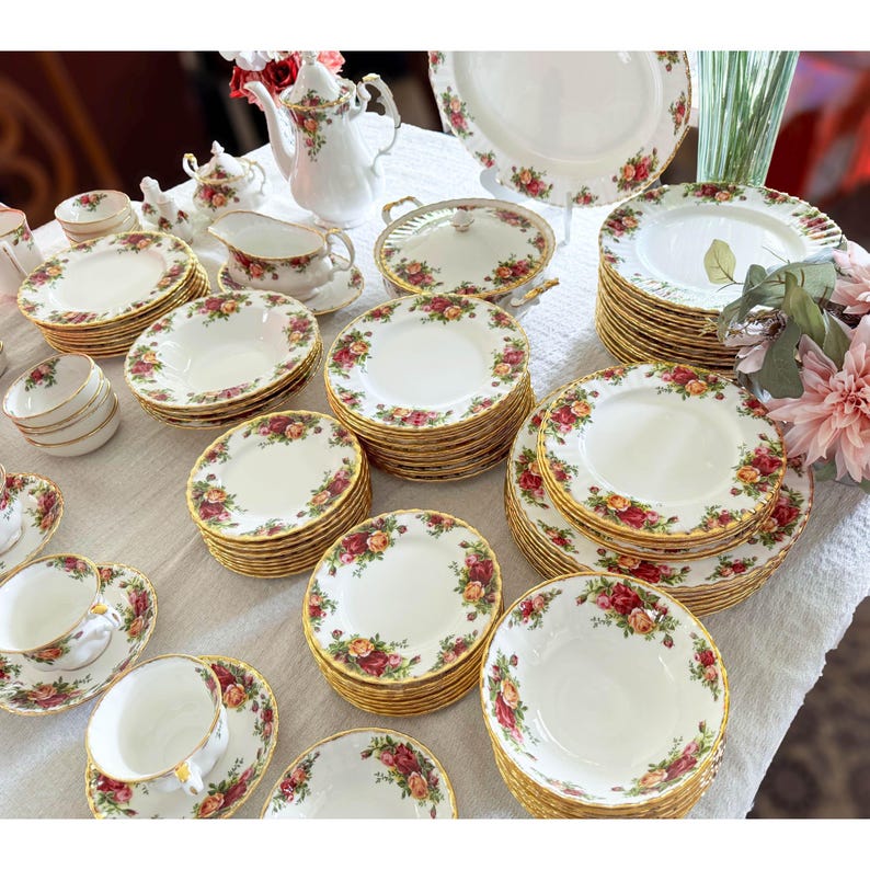 Royal Albert Old Country Roses Dinnerware Set. 144 Pieces. Made in ...