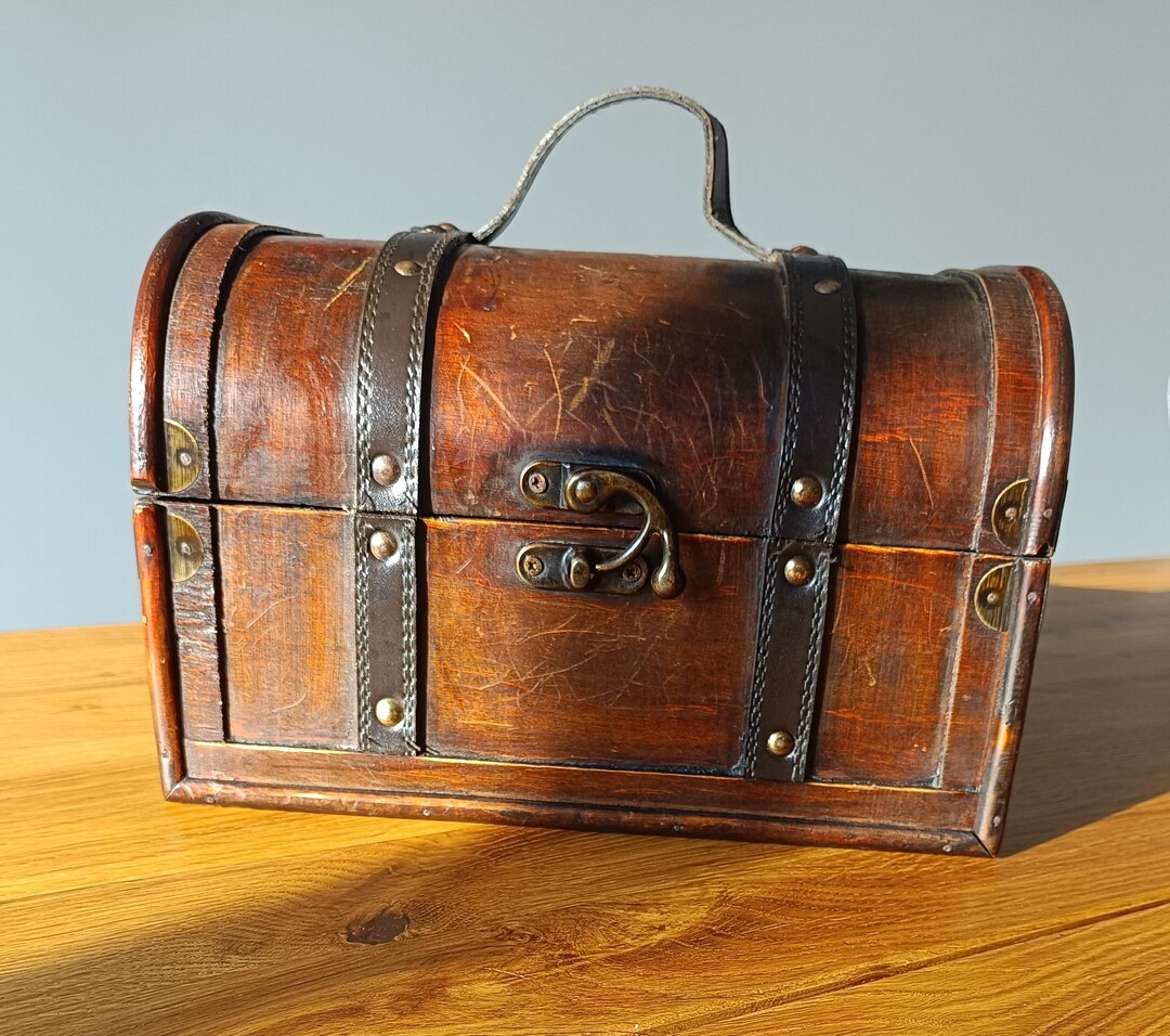 Vintage Brown Wooden Box With Clasp Lock / Treasure Keepsake / Storage ...