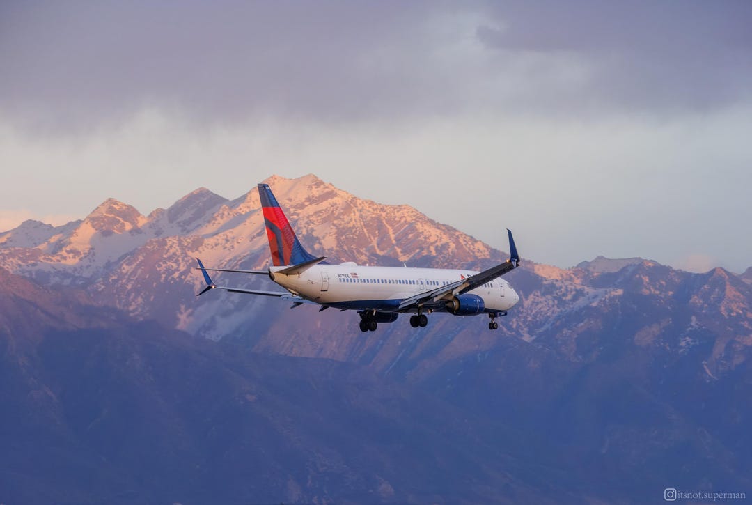 PHOTO PRINT - Delta Airlines Boeing 737 Landing at Salt Lake City ...